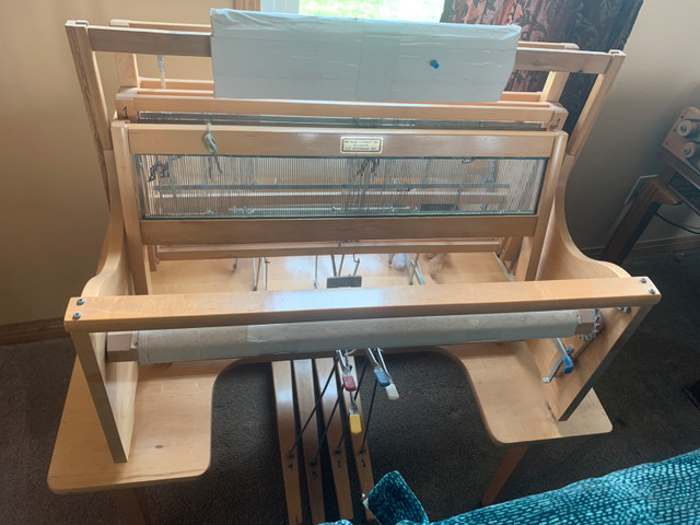 24 wide weaving loom and foot pedals - This loom is in lovely condition ...