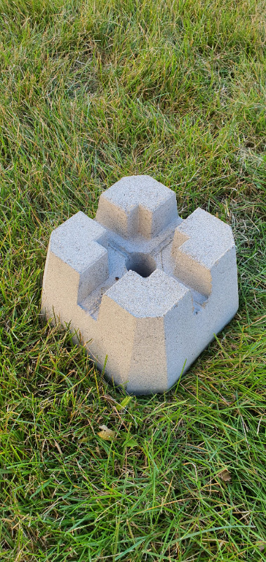 Base pour terrasse en beton Dek Block de Permacon 11 po x 11 po ...