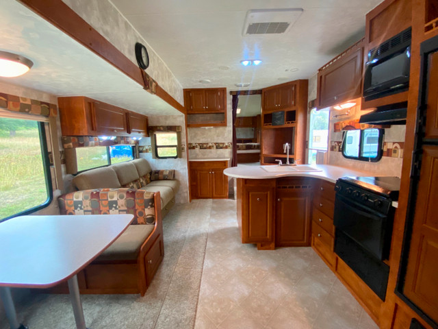 Pacific Coachworks Tango 5th wheel bunk model travel trailer ...