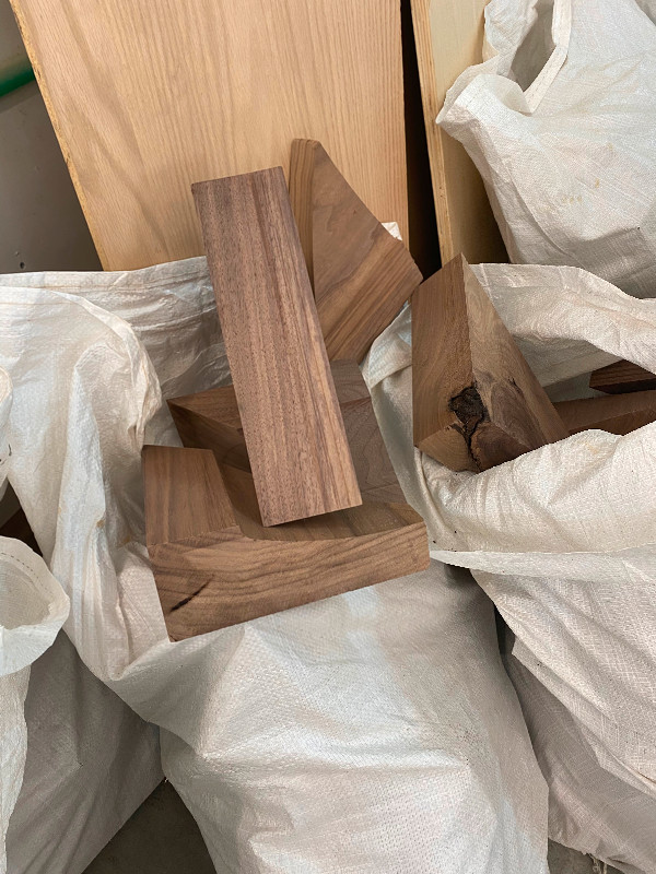 WALNUT BLOCKS FOR THE HOBBYIST - Random lengths x 725 wide x 275 thick ...
