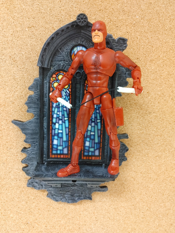 2001 Toybiz Daredevil wstained glass window base billy club | Toys ...