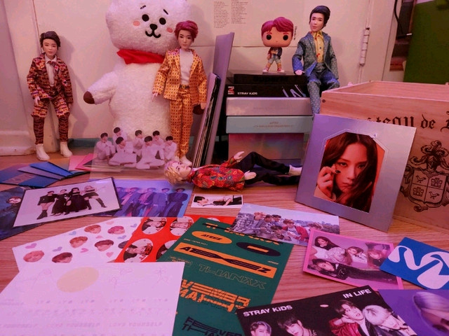 MEGA Kpop fan boxset BTS Stray Kids Astro Blackpink etc - Worth around ...