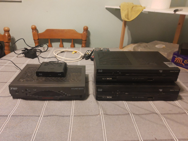 25 Rogers Cable TV box with remote - Rogers Cable TV box 4 different ...
