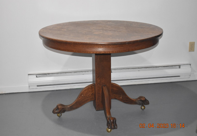 Table ronde en bois avec pattes de lion 3 panneaux - Table ronde en ...